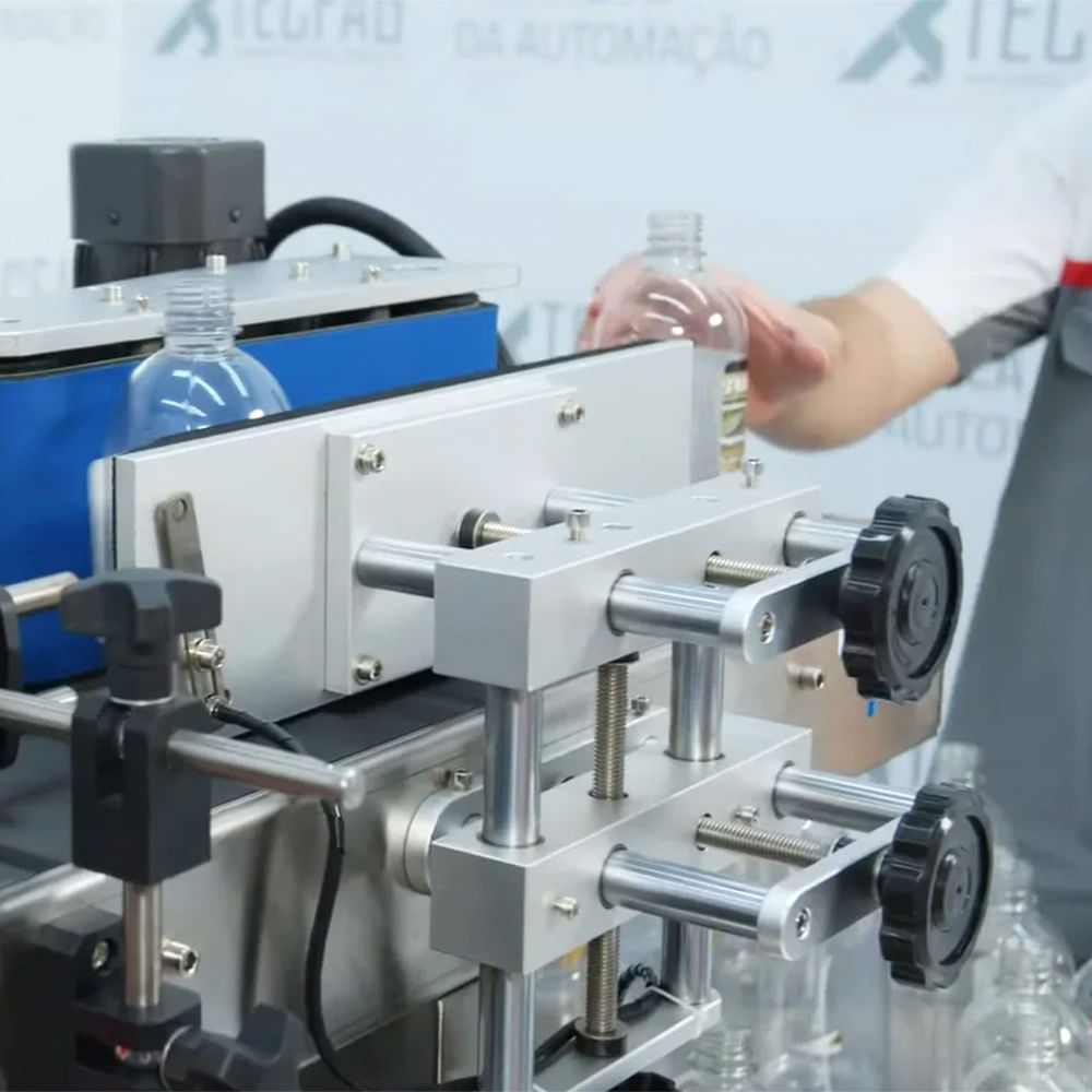 Rotuladora Automática de Frascos Cilíndricos RBL80 - tecfag